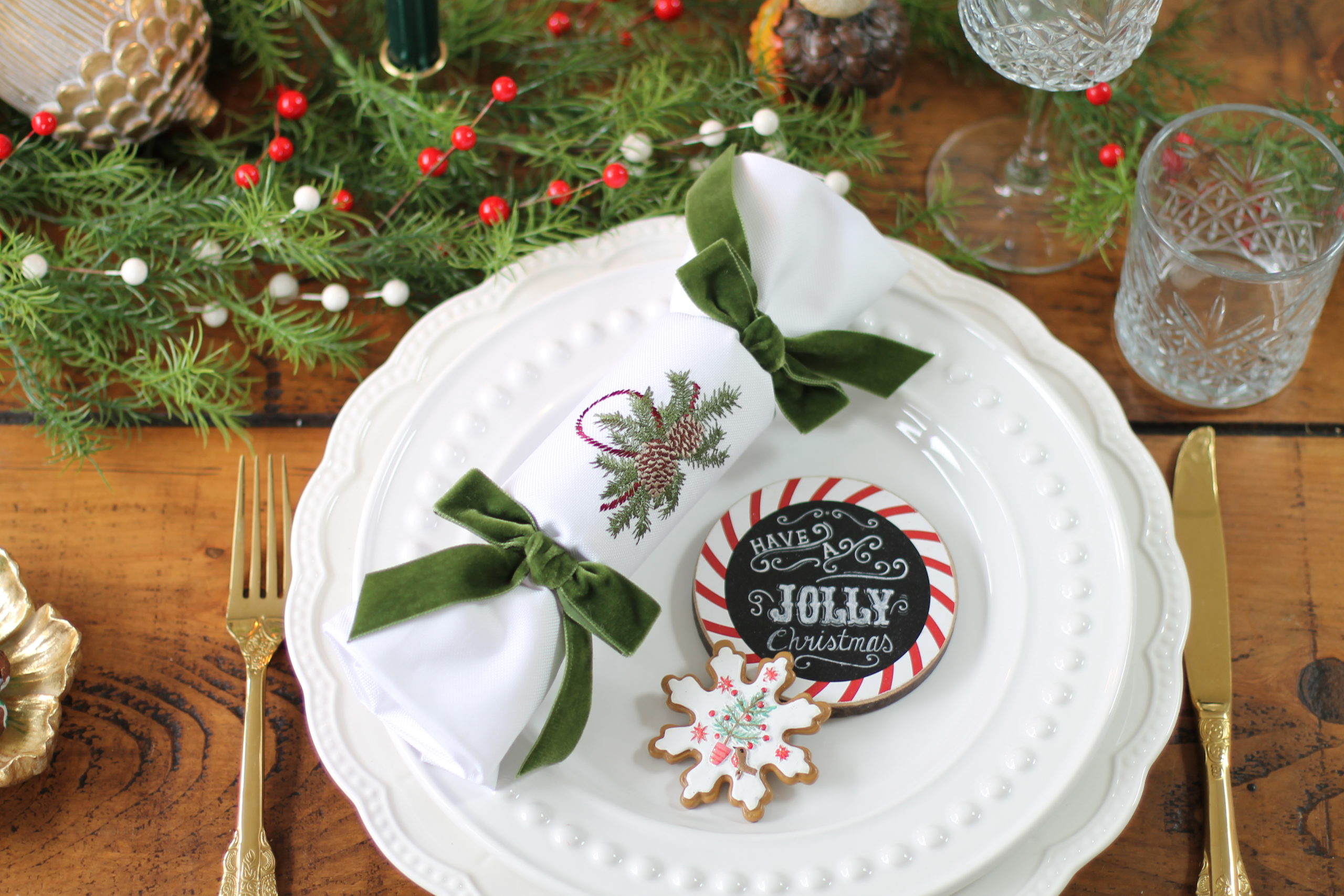 Reusable Fabric Crackers Foliage | The Embroidered Napkin Co