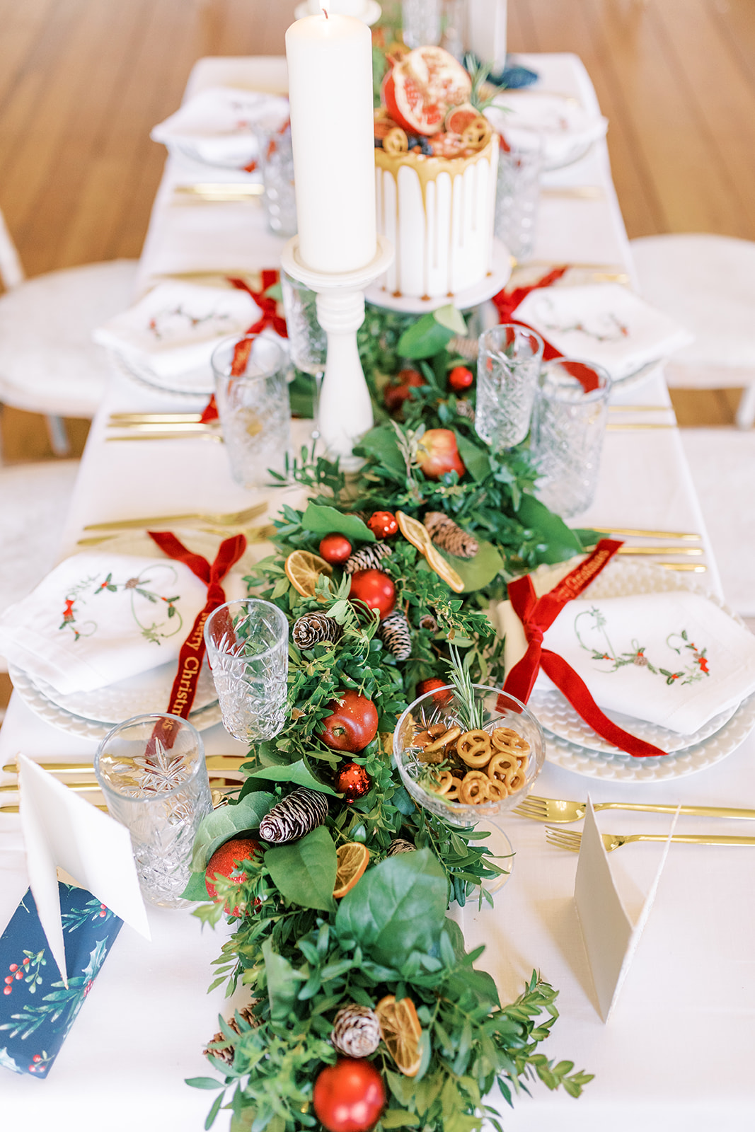 How To Style A Traditional Christmas Table