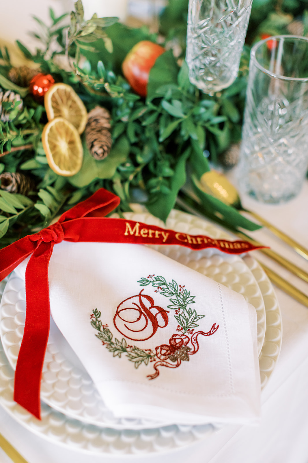 How To Style A Traditional Christmas Table